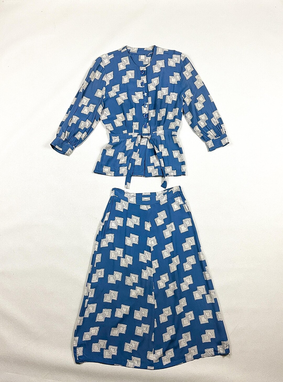 1940s Skirt and Blouse Set / Blue and White Cold Rayon Abstract Cube ...