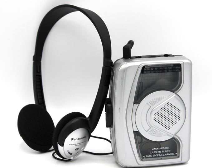 Vintage Personal Stereo Cassette Tape Player AM/FM Radio With Built in ...
