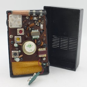 Vintage Transistor Radio Solid State AM Receiver Mini Pocket Audio ...