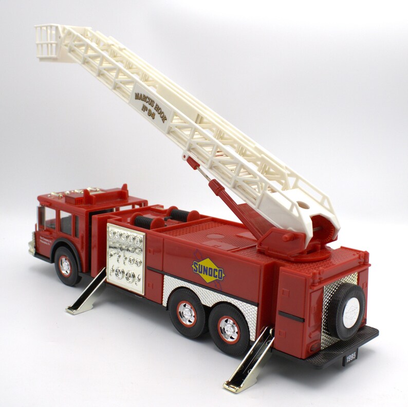 Vintage Sonoco Fire Truck Aerial Tower Ladder 1:35 Scale Model Working ...