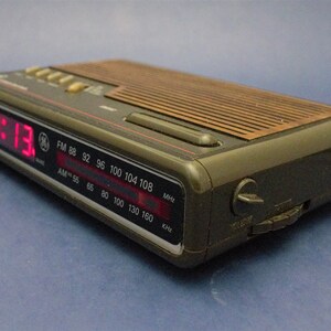 Vintage Digital Alarm Clock Radio AM-FM Tuner Red Lit LED Time - Etsy