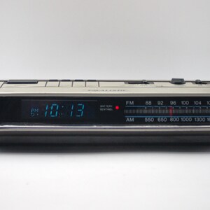 Vintage 1980s Digital Alarm Clock Am/fm Radio Blue Light Lit LED Time ...