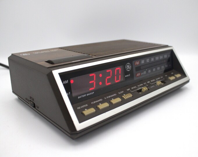 Vintage 1980s GE Digital Alarm Clock Radio Am/fm Tuner Red Lit LED Time ...