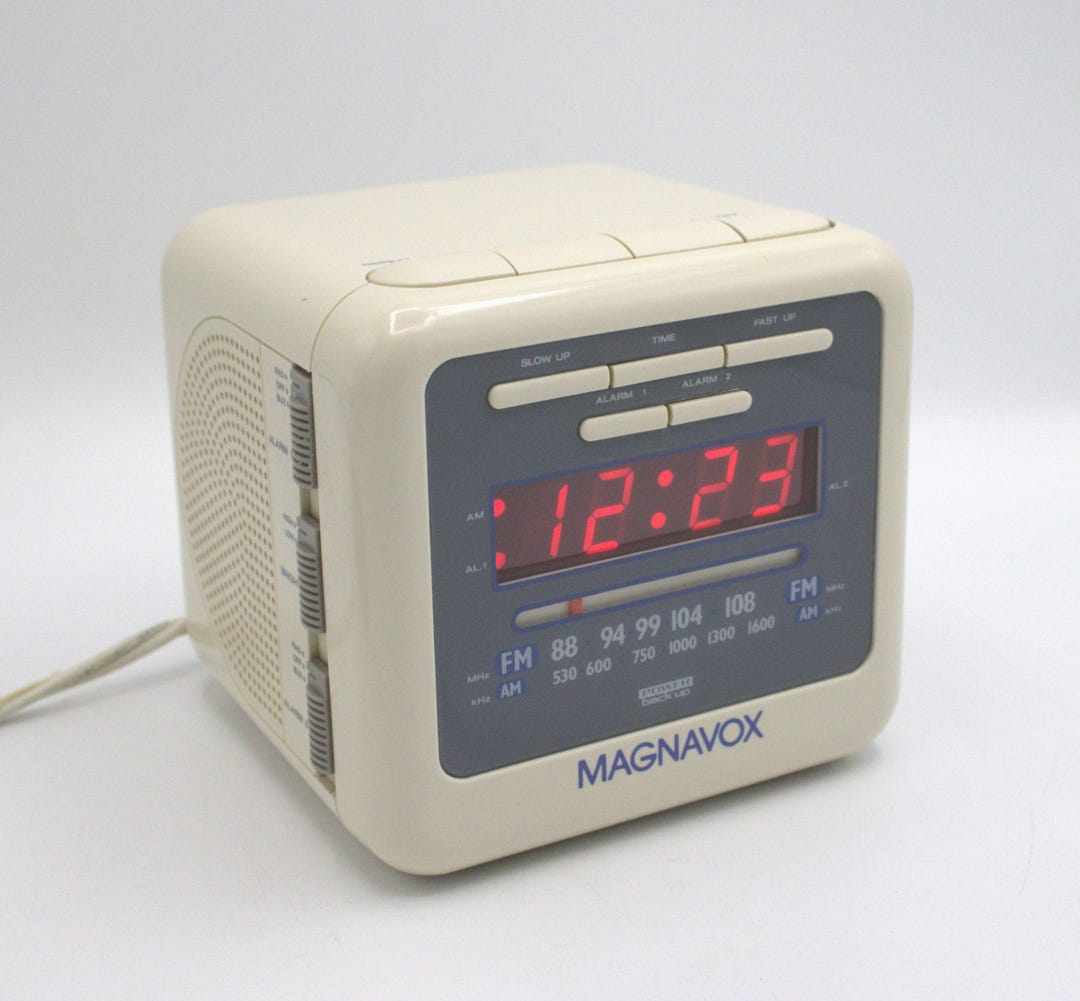 Vintage Magnavox Cube Digital Alarm Clock Radio AM/FM Receiver Red LED ...