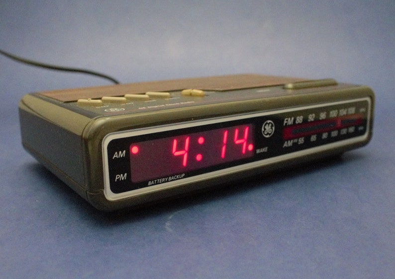 Vintage Digital Alarm Clock Radio AM-FM Tuner Red Lit LED Time - Etsy