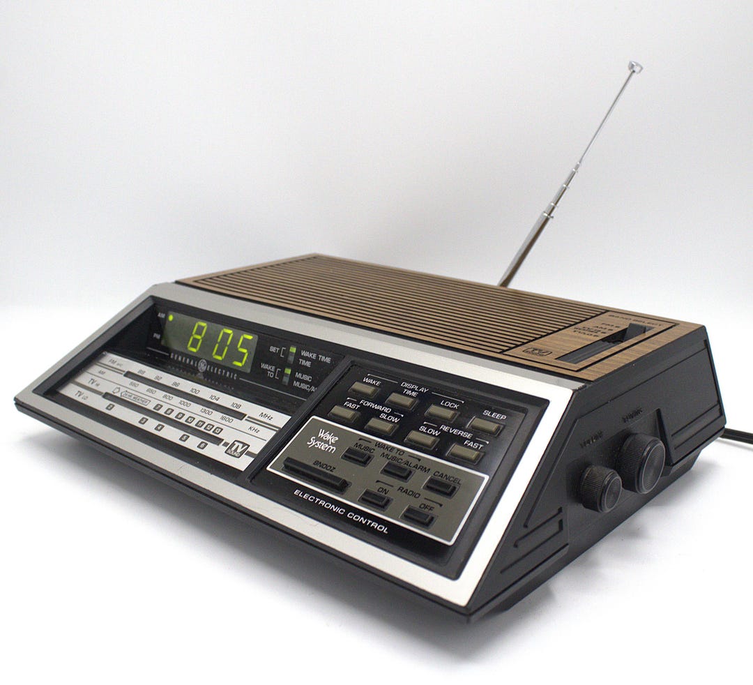 Vintage 1980s GE Digital Alarm Clock Radio Green LED Light Time Display ...