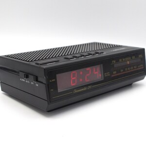 Vintage 1980s Digital Alarm Clock Radio Red LED Lighted Time Display AM ...