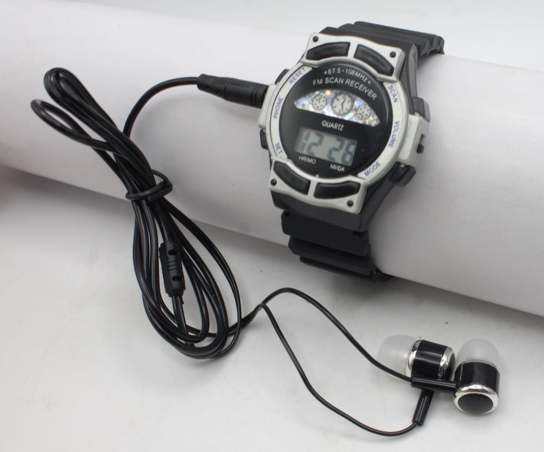 Vintage FM Radio Watch 1980s Digital Quartz Watch FM Receiver With ...