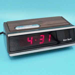 Vintage Digital Alarm Clock Woodgrain Chrome Accent Red LED Lighted ...