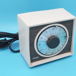Vintage Timer 24 Hour Electrical Outlet Lamp Light Timer Sears ...
