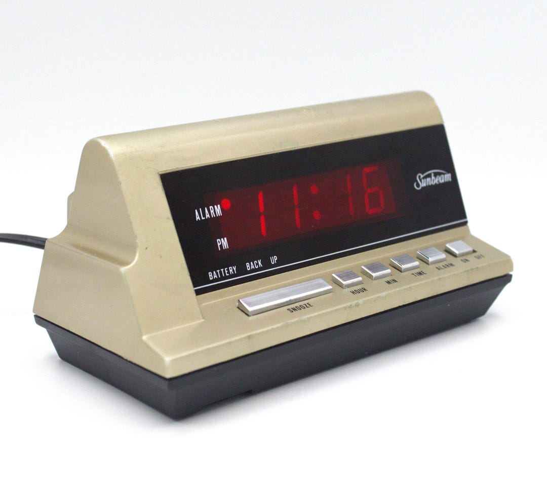 Vintage Digital Alarm Clock Red LED Lighted Time Display Cool Mod ...