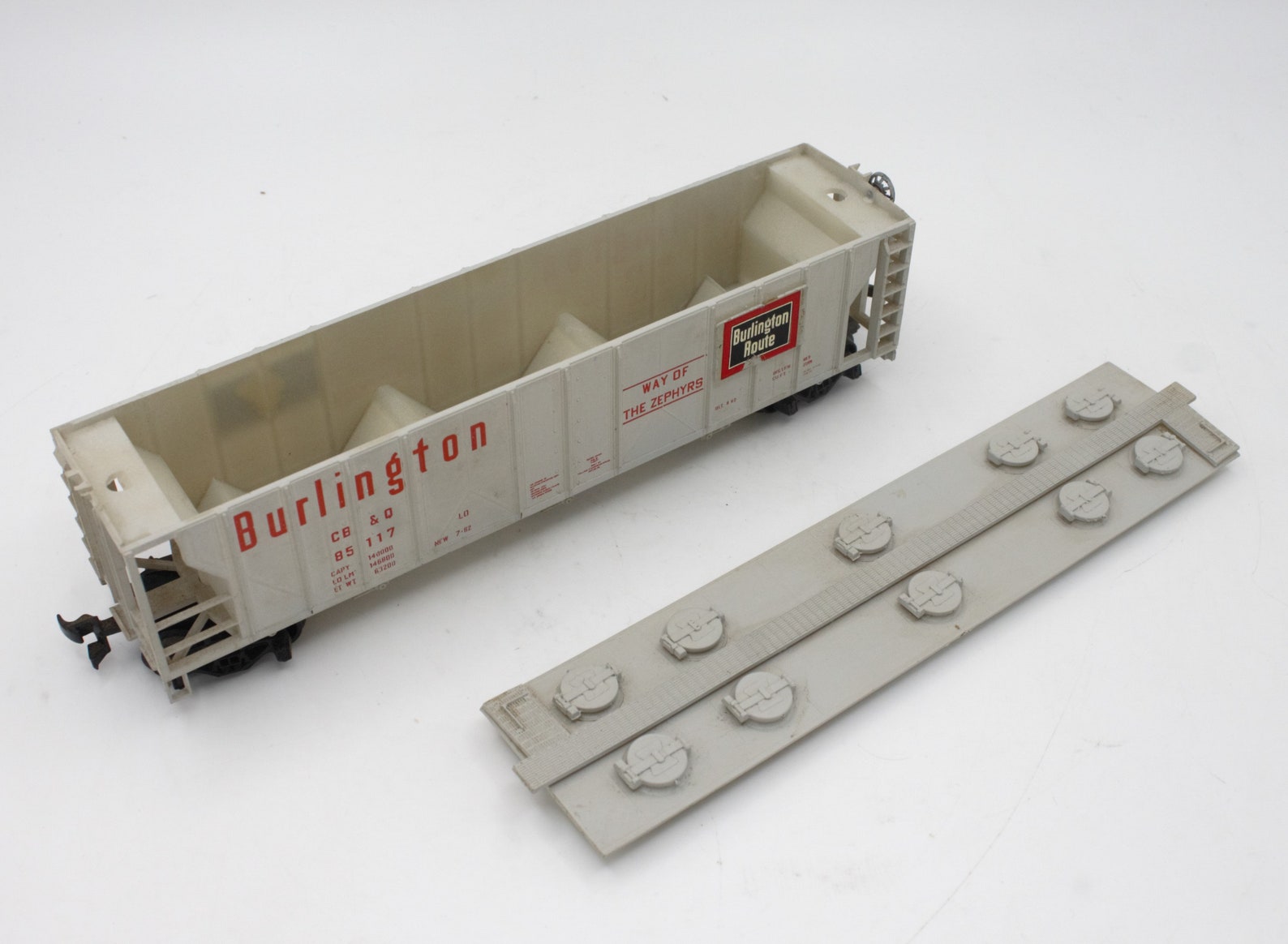 Vintage HO Scale Model Train Car Burlington Route Grain Car Transport ...