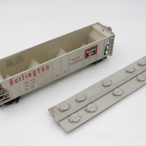 Vintage HO Scale Model Train Car Burlington Route Grain Car Transport ...
