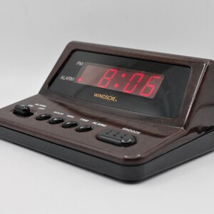 Vintage Digital Alarm Clock Simulated Burled Walnut Woodgrain Case Red ...