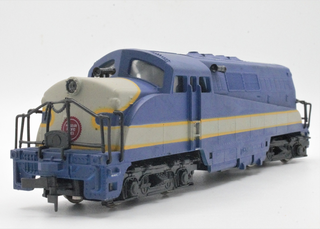 Vintage HO Scale Electric Train Miniature Model Train Engine Motorized ...
