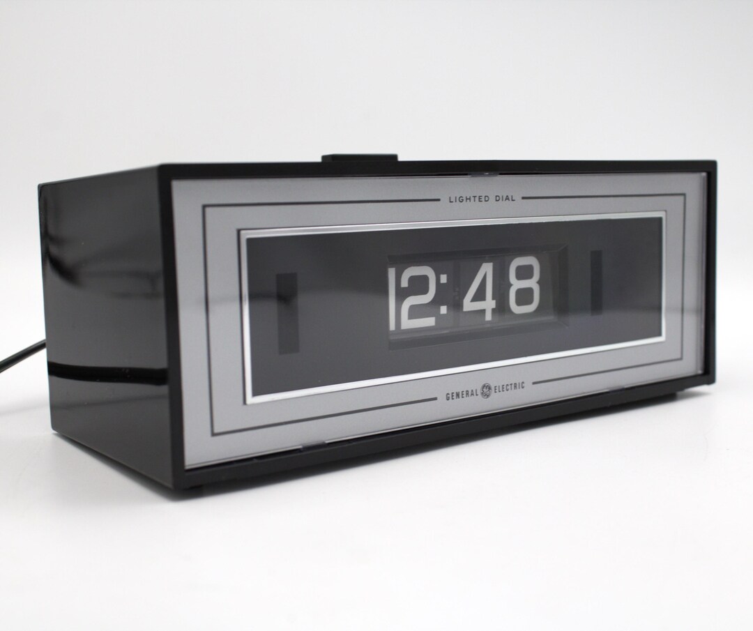 Vintage 70s GE Flip Clock Gloss Black Silver Mod Retro Back Lit Lighted ...