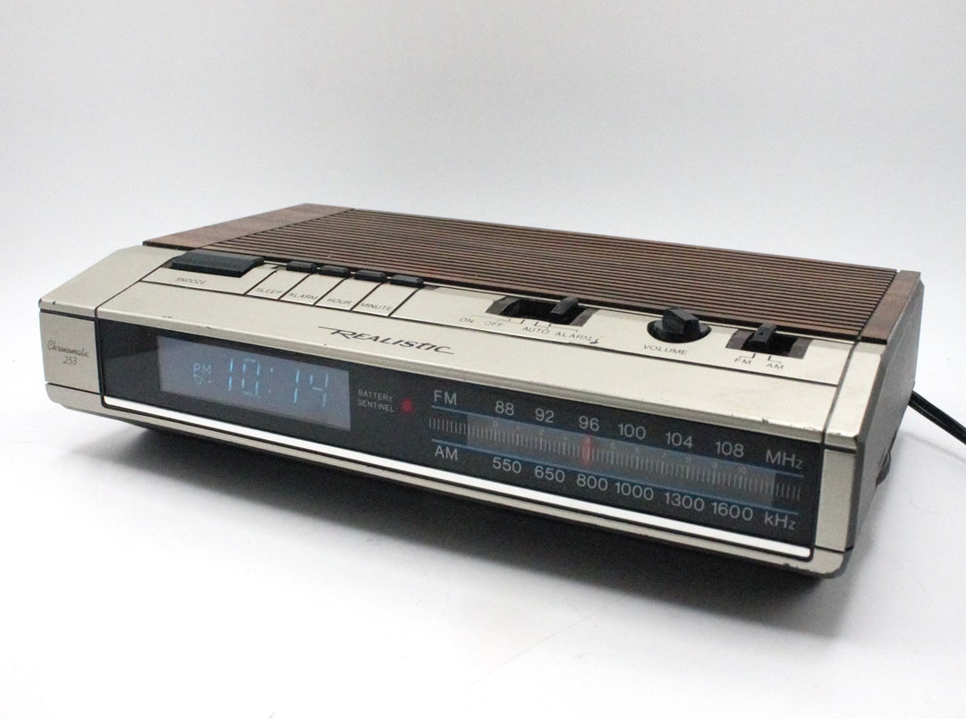 Vintage 1980s Digital Alarm Clock Am/fm Radio Blue Light Lit LED Time ...