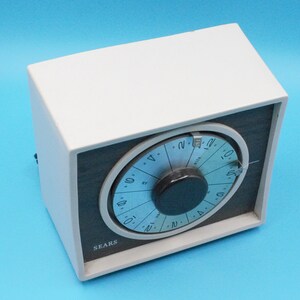 Vintage Timer 24 Hour Electrical Outlet Lamp Light Timer Sears ...