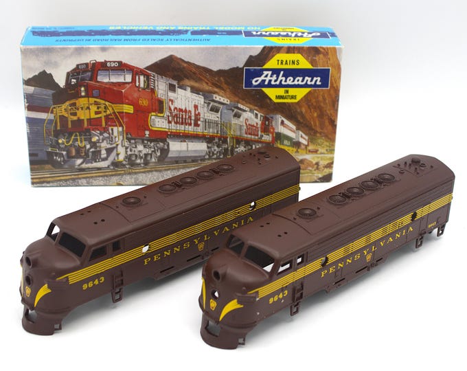 Vintage HO Scale Train Midcentury 1950s Streamline Diesel Locomotive ...