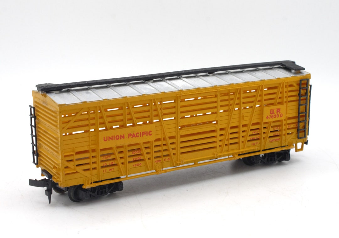 Vintage HO Scale Model Train Car Union Pacific Cattle Car Animal ...