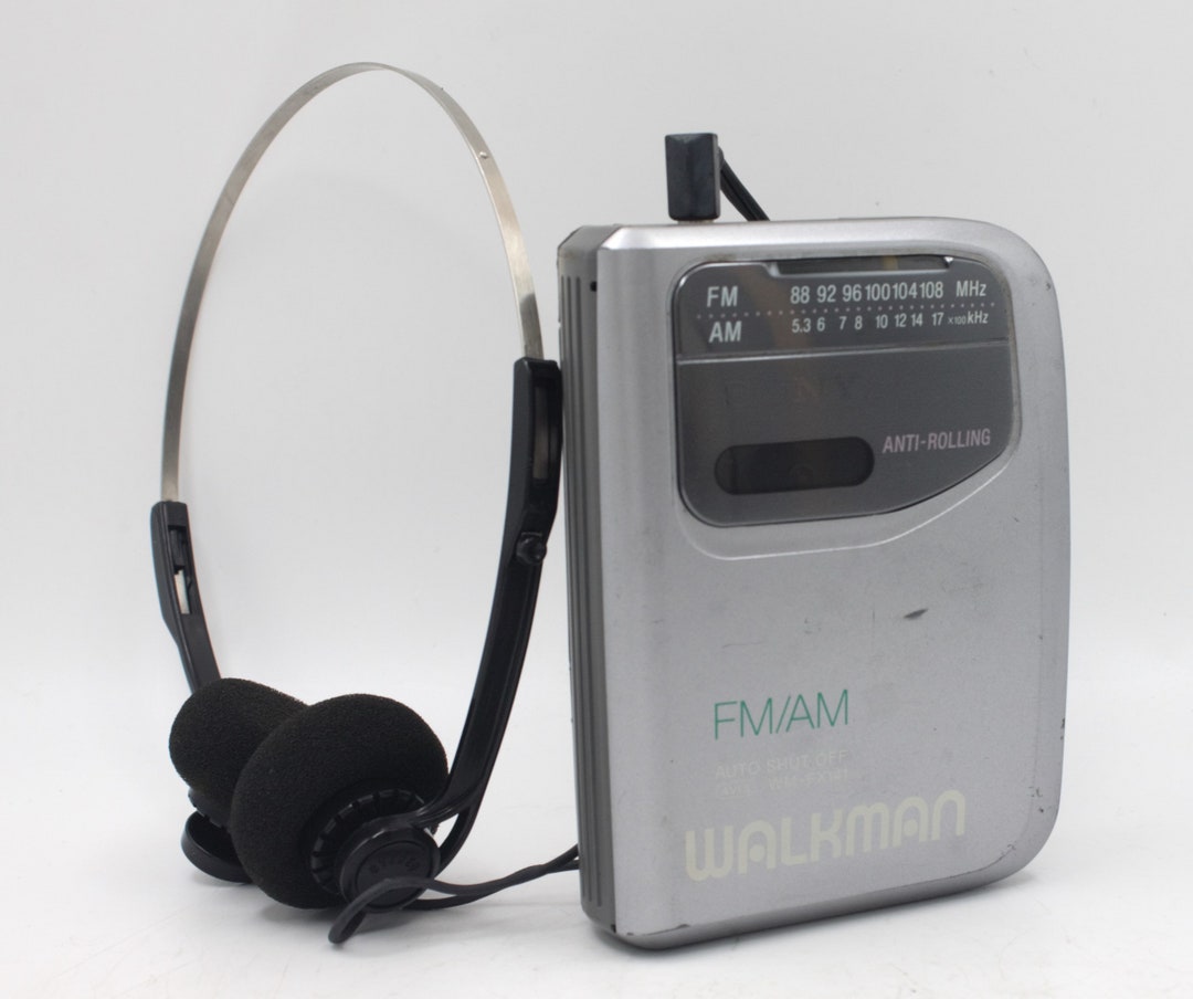 Vintage 1980s Sony Walkman Personal Stereo Cassette Player AM/FM Tuner ...