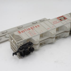Vintage HO Scale Model Train Car Burlington Route Grain Car Transport ...