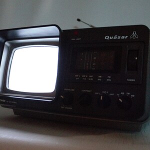 Vintage 1978 Tube Television Portable B&W TV 5 AM/FM Radio Ac/dc ...