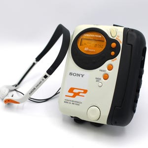Vintage Sony Walkman Sport Edition Stereo Cassette Tape Player Radio ...