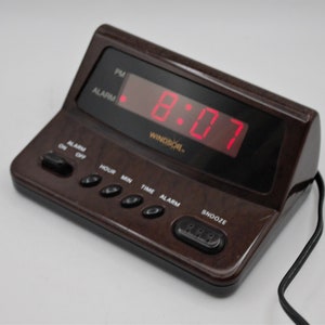 Vintage Digital Alarm Clock Simulated Burled Walnut Woodgrain Case Red ...