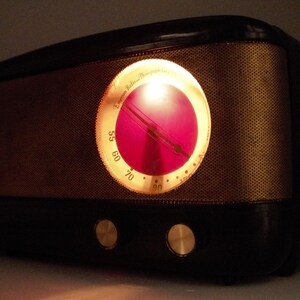 Vintage 1950s Lighted Red Dial Tube Radio Portable AM Receiver Emerson ...