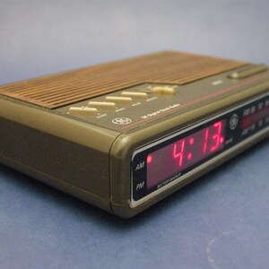 Vintage Digital Alarm Clock Radio AM-FM Tuner Red Lit LED Time - Etsy