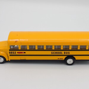 Vintage School Bus Die Cast Miniature Model Replica International ...