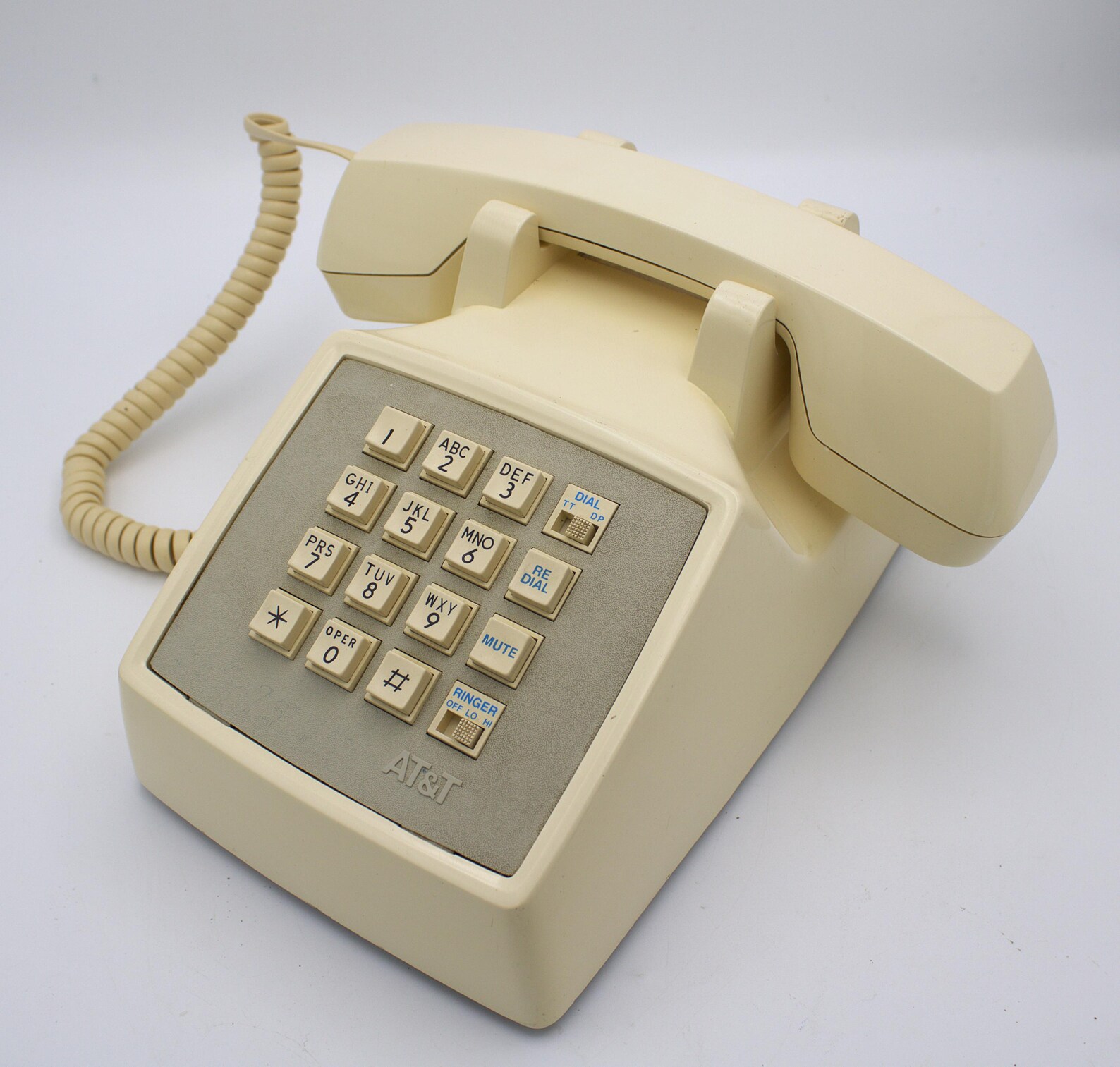 Vintage 1980s AT&T Telephone Corded Landline Pushbutton Pulse/tone ...
