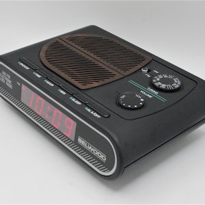 Vintage 1980s Digital Alarm Clock Radio AM/FM Tuner Red LED Lighted ...