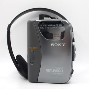 Vintage Sony Walkman Personal Stereo Cassette Player AM/FM Tuner Radio ...