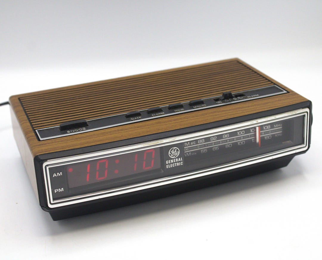Vintage 1980s Digital Alarm Clock Radio AM/FM Analog Tuner Red LED ...