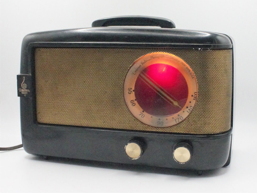 Vintage 1950s Lighted Red Dial Tube Radio Portable AM Receiver Emerson ...