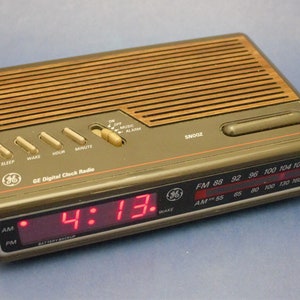 Vintage Digital Alarm Clock Radio AM-FM Tuner Red Lit LED Time - Etsy