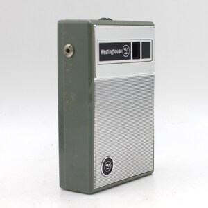 Vintage 1960s Transistor Radio AM Solid State Receiver Tuner Green ...