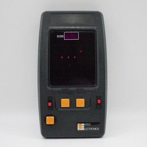 Vintage Space Invaders Handheld Arcade Video Game Red LED Digital Light ...