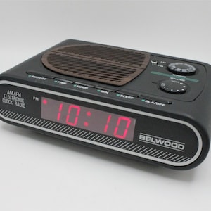 Vintage 1980s Digital Alarm Clock Radio AM/FM Tuner Red LED Lighted ...