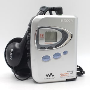 Vintage Sony Walkman Stereo Cassette Tape Player FM/AM Digital Tuner ...