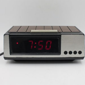 Vintage Digital Alarm Clock Red LED Light Time Display Woodgrain ...