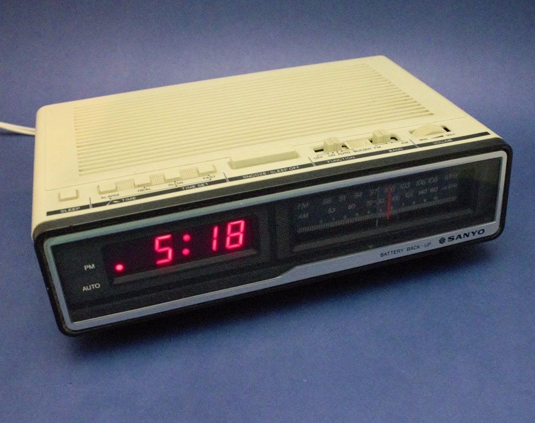 Vintage 1980's Digital Alarm Clock Radio AM-FM Tuner Red - Etsy