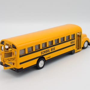 Vintage School Bus Die Cast Miniature Model Replica International ...