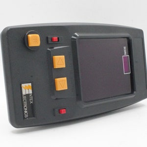 Vintage Space Invaders Handheld Arcade Video Game Red LED Digital Light ...