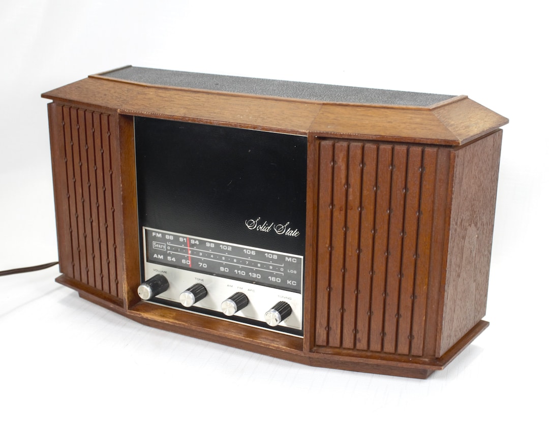 Vintage 1972 Silvertone AM/FM Solid State Transistor Radio Walnut ...