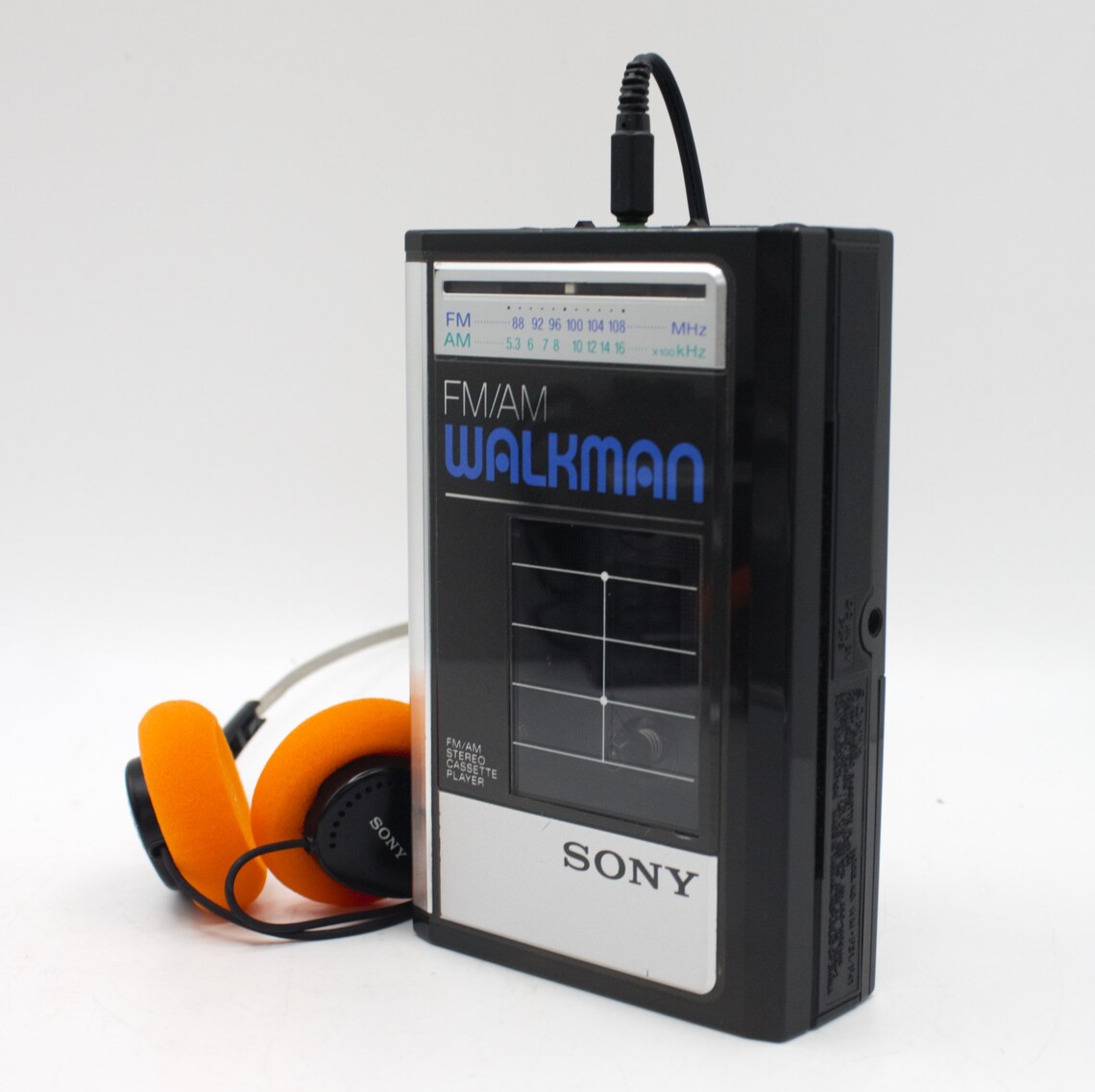 Vintage 1980s Sony Walkman Stereo Cassette Tape Player FM/AM Radio ...