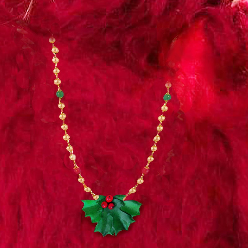 Holly Leaf Necklace - Etsy