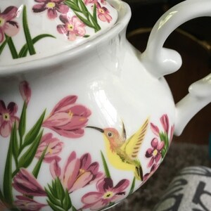Teapot Floral Vintage With Hummingbird Motif, Pink, White, Green ...